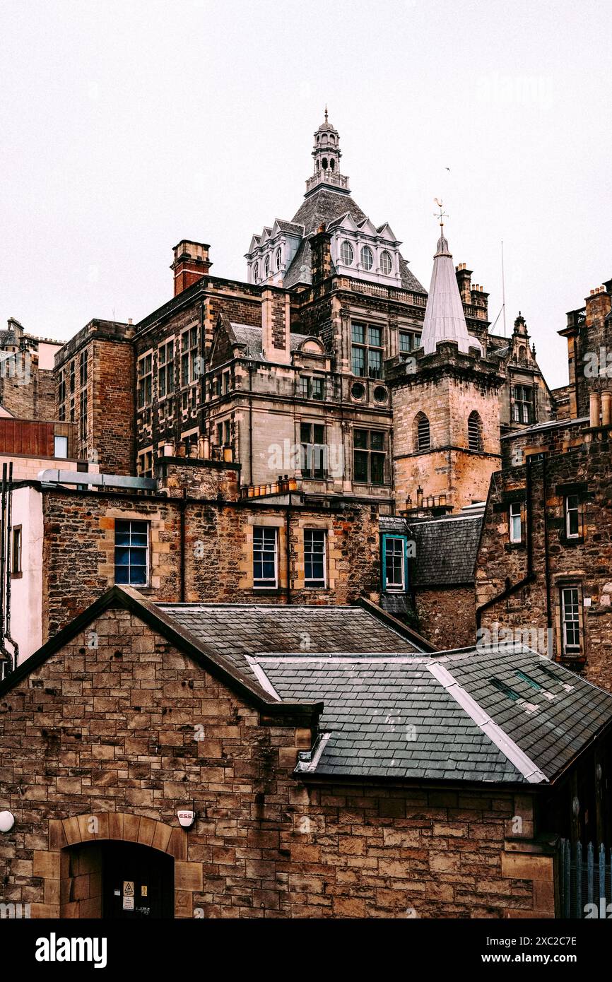 Edinburgh city rooftop street hi-res stock photography and images - Alamy