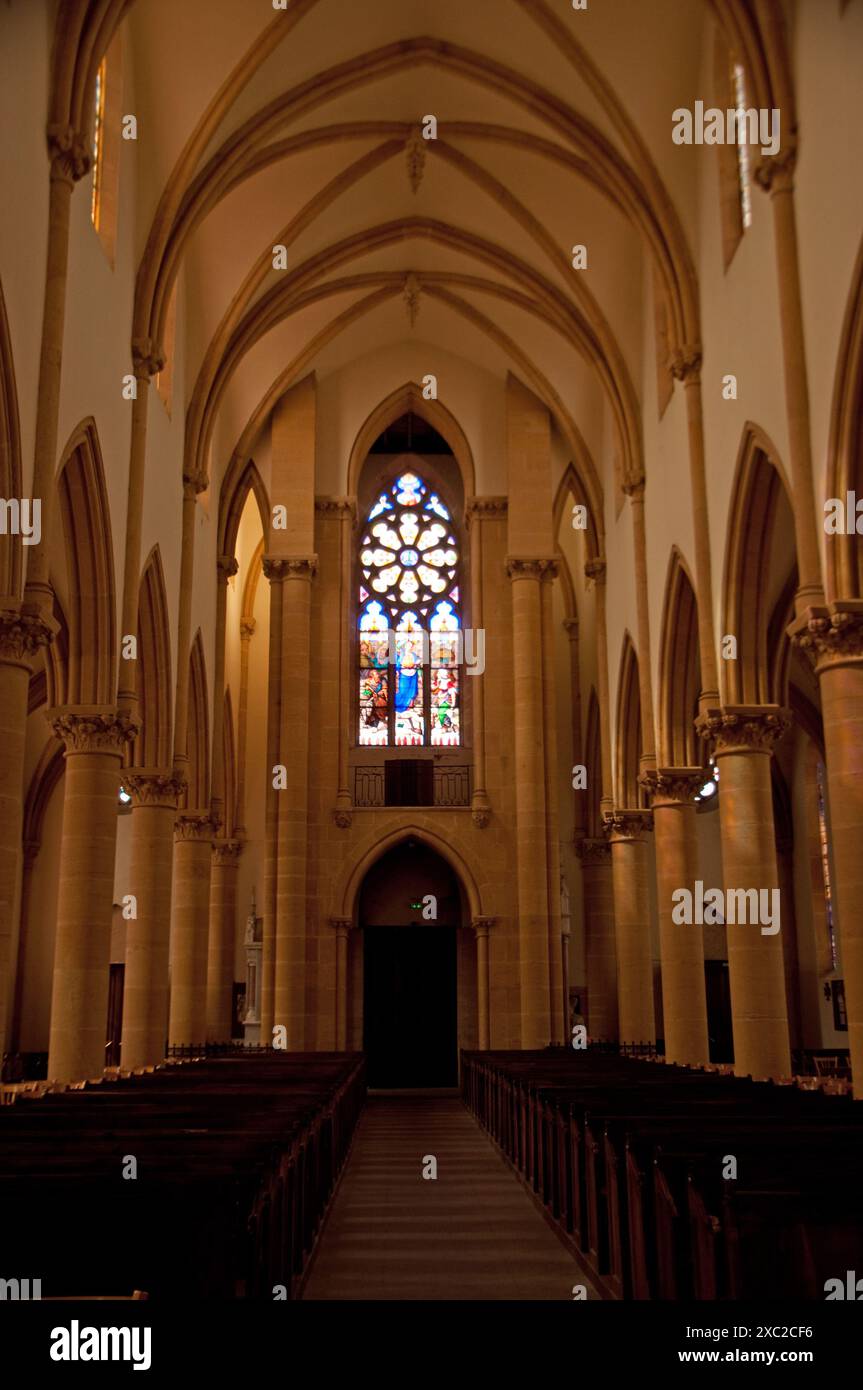 Main aisle gothic arches windows hi-res stock photography and images ...