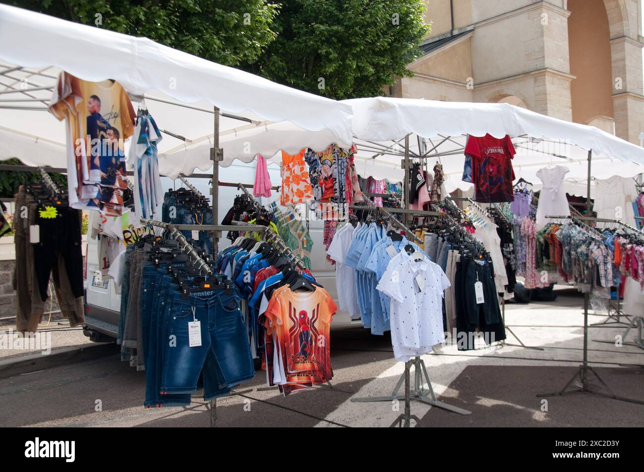 Clothes market hi-res stock photography and images - Alamy