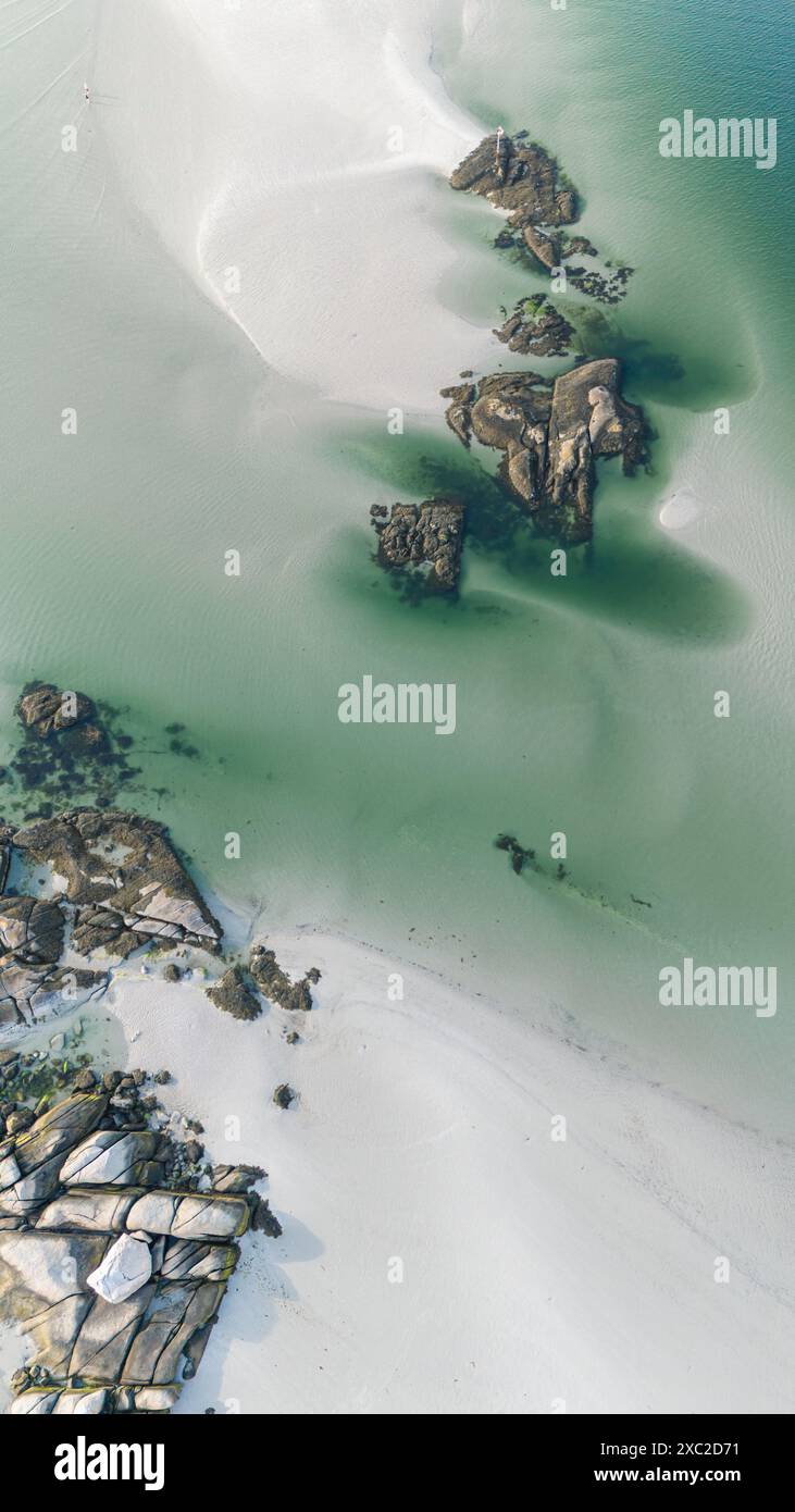 View rocks sandy shoreline hi-res stock photography and images - Alamy