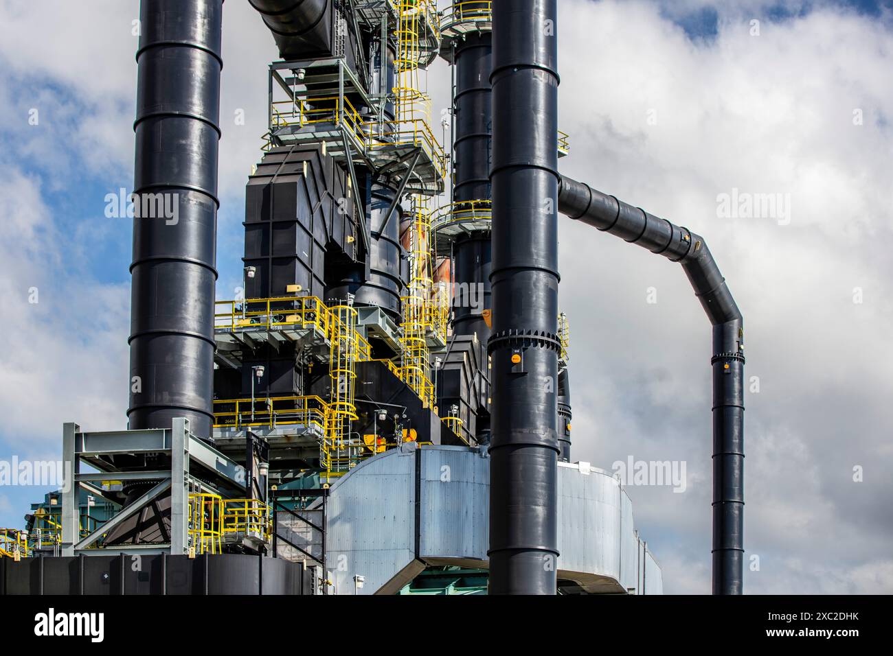 California gas refinery hi-res stock photography and images - Alamy