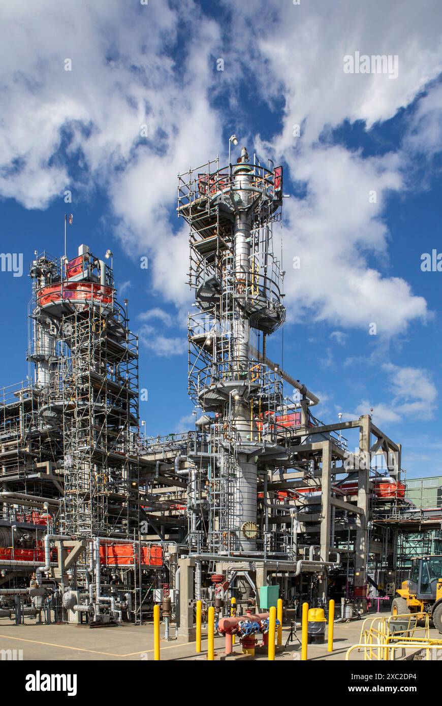 Oil refinery pipe hi-res stock photography and images - Alamy