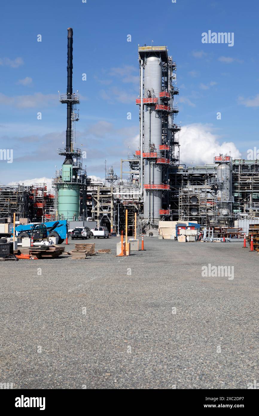 Oil and gas refinery iin California Stock Photo - Alamy