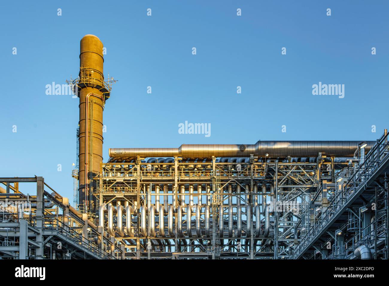 Oil and gas refinery in midwest Stock Photo - Alamy