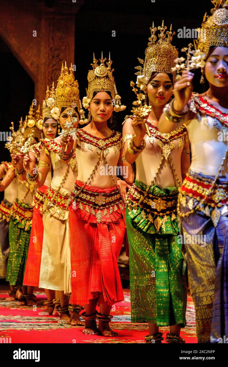 Beautiful Apsaras dancers in Siem Reap, Cambodia Stock Photo - Alamy