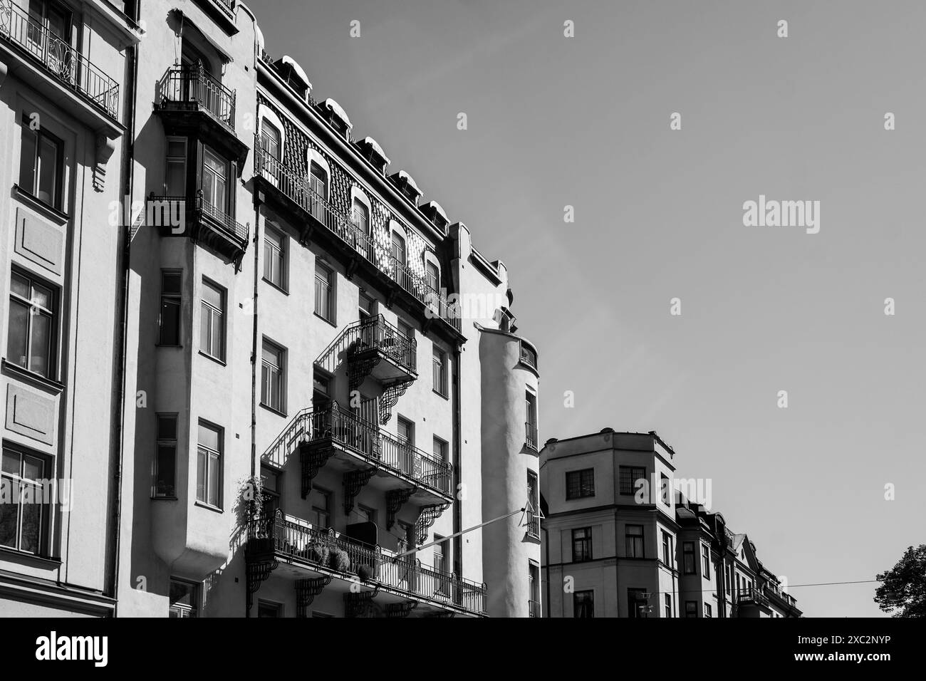 View side residential buildings Black and White Stock Photos & Images ...