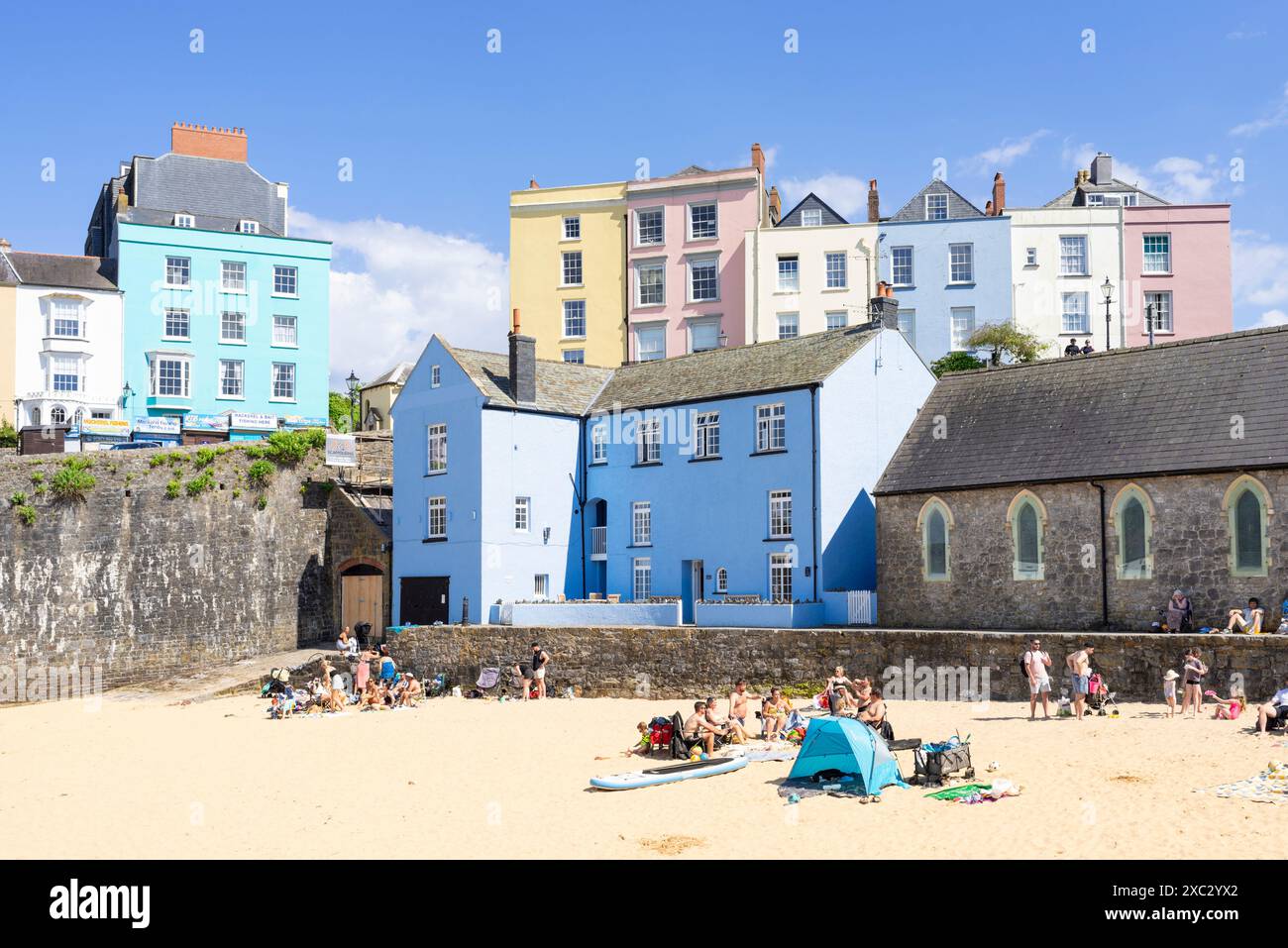 Tenby Harbour and Harbour beach uk backed by Tenby colourful houses and ...
