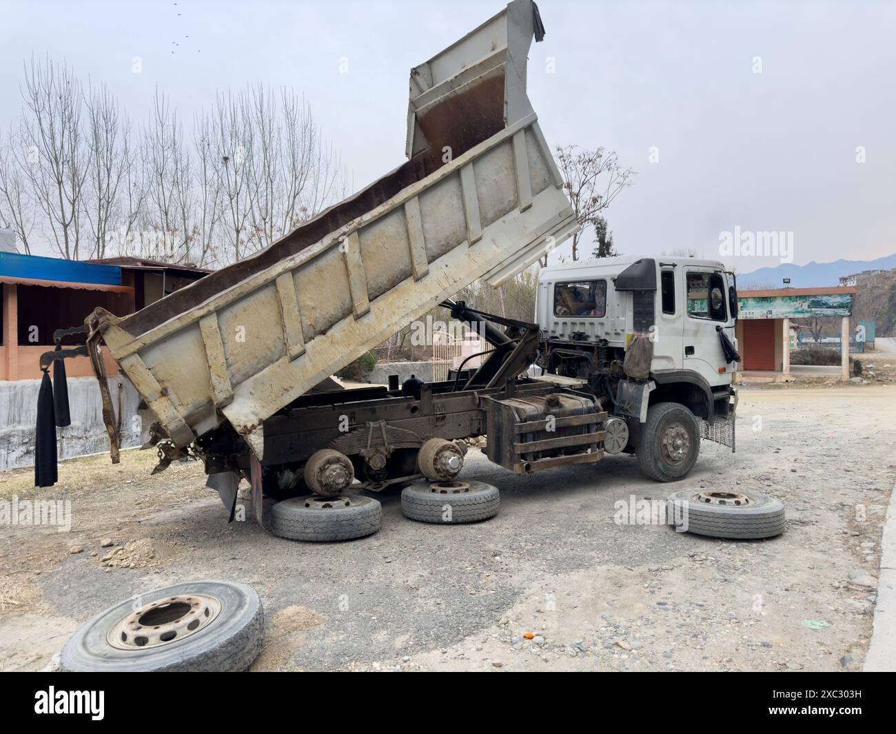 Abandoned roadside hi-res stock photography and images - Alamy