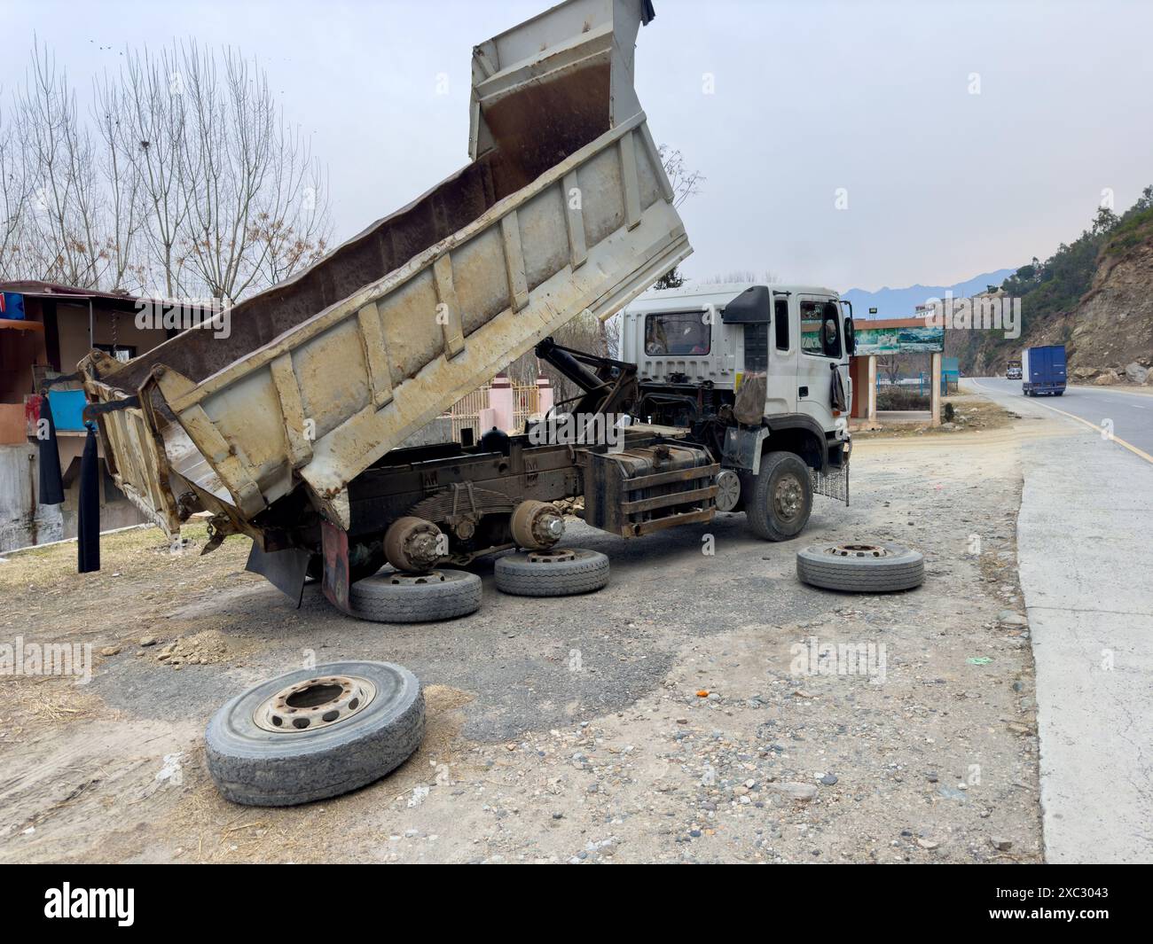 Abandoned roadside hi-res stock photography and images - Alamy