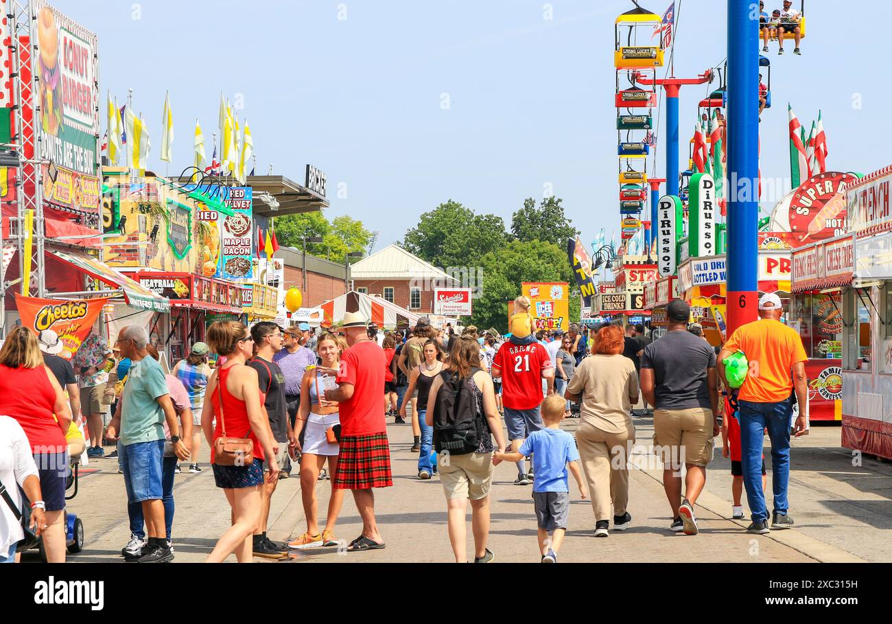 Columbus, Ohio, USA - 5 August 2023: People walking and enjoying their ...