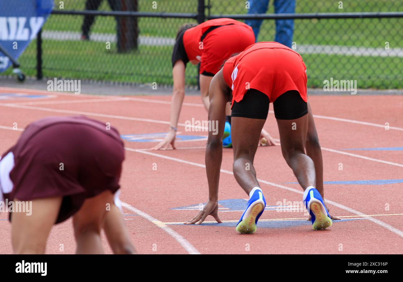 Sprinters on the starting blocks hi-res stock photography and images ...