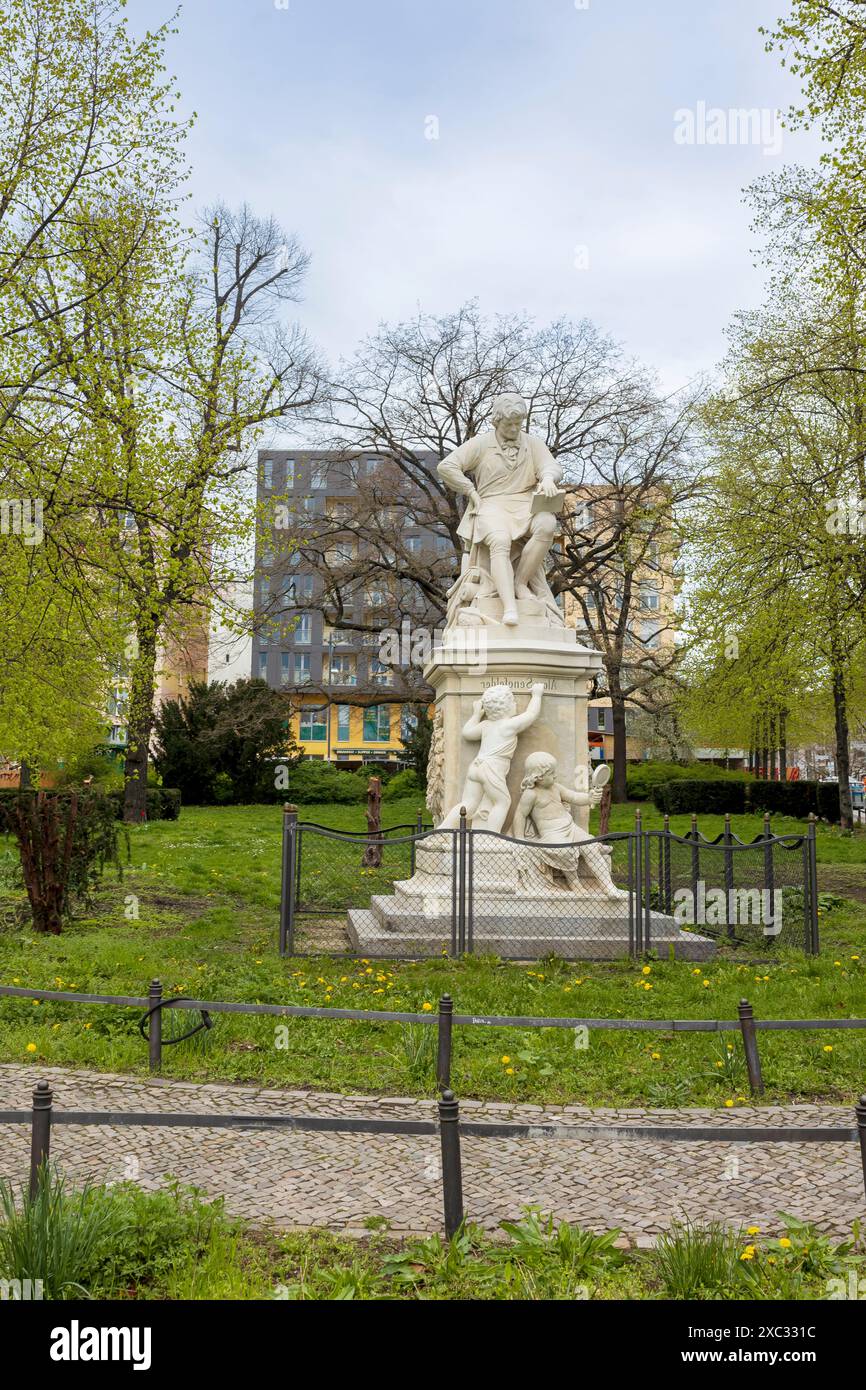 BERLIN - Май 16 2024, the Alois Senefelder monument at the Senefelder ...
