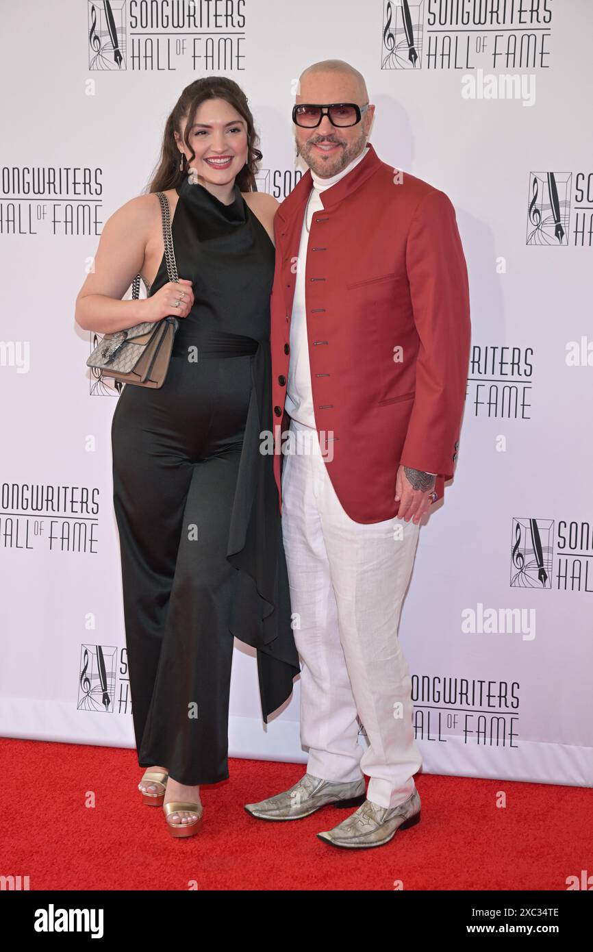 Maria Bilbao (L) and Desmond Child Stock Photo - Alamy