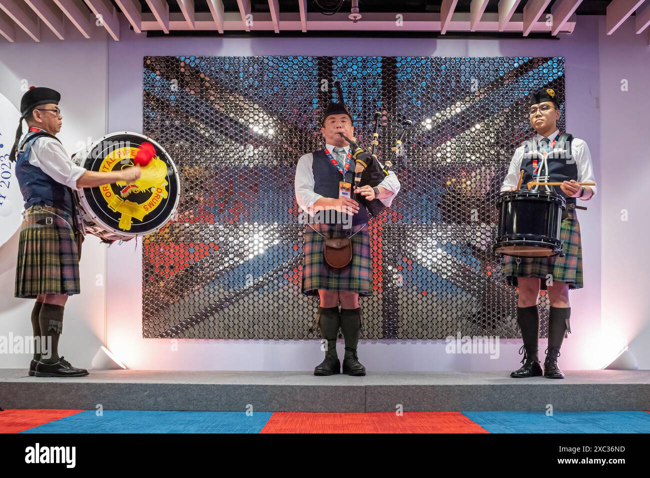 Hong kong oriental pipes hi-res stock photography and images - Alamy