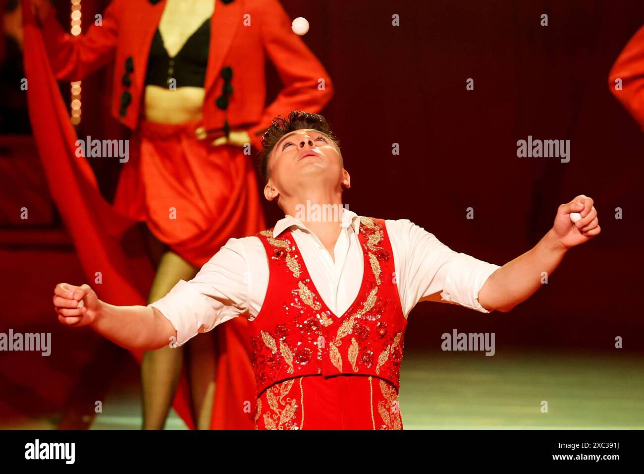 NOEL AGUILAR - Ein aus Mexico stammender preisgekrönter Jongleur ...