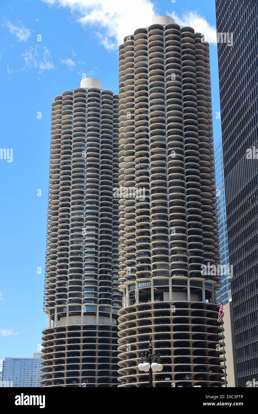 CHICAGO, USA - JUNE 28, 2013: Marina City towers in Chicago. Famous ...