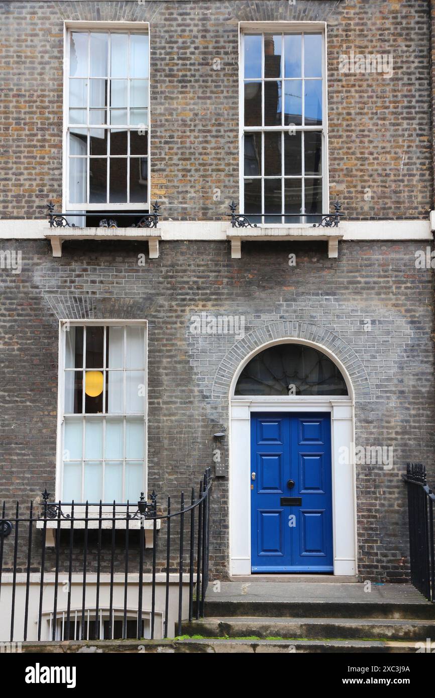 Architecture of London UK. Apartment building detail typical Georgian ...