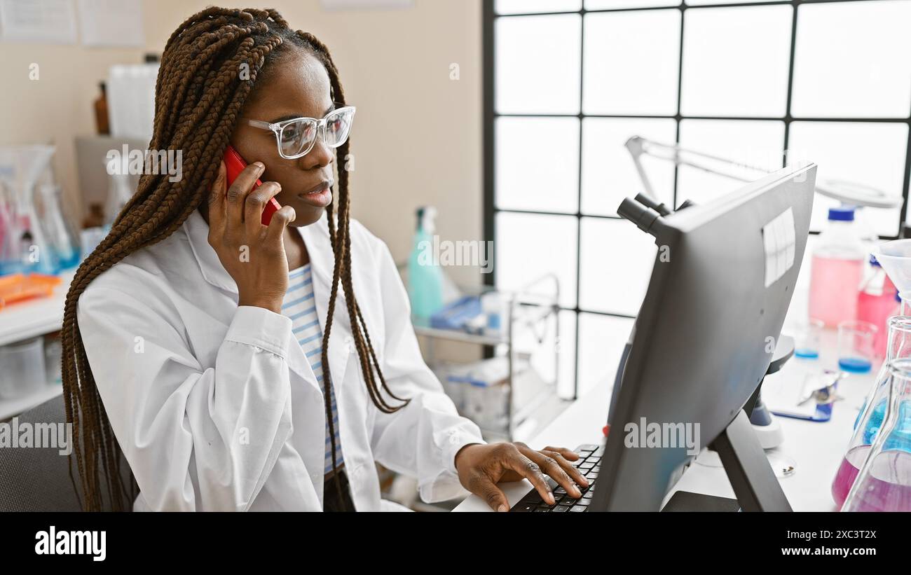 Computer lab technician african hi-res stock photography and images - Alamy