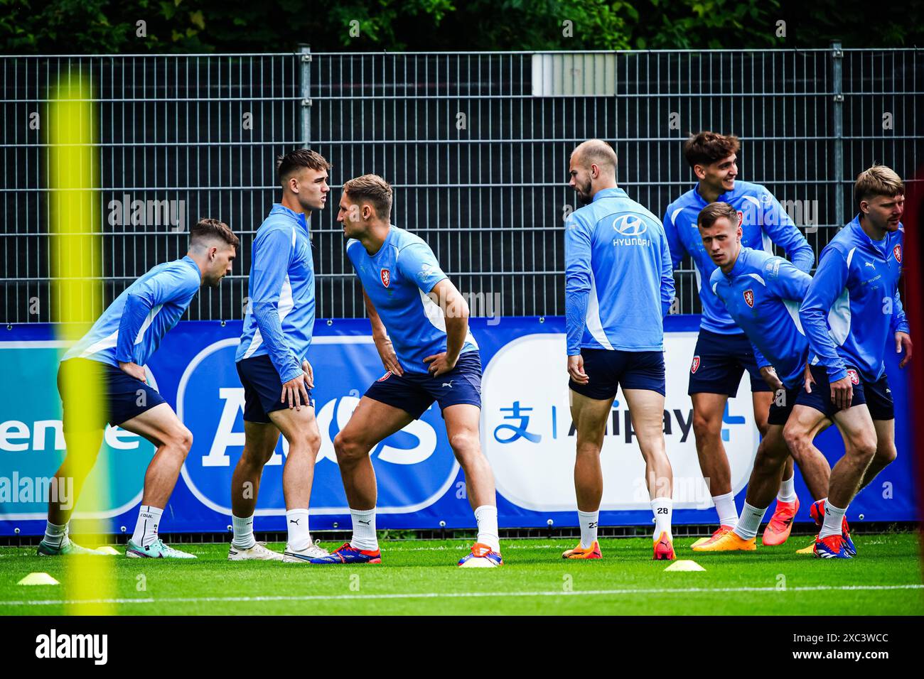 Spieler beim Aufwaermen GER, Training Tschechien, Fussball ...