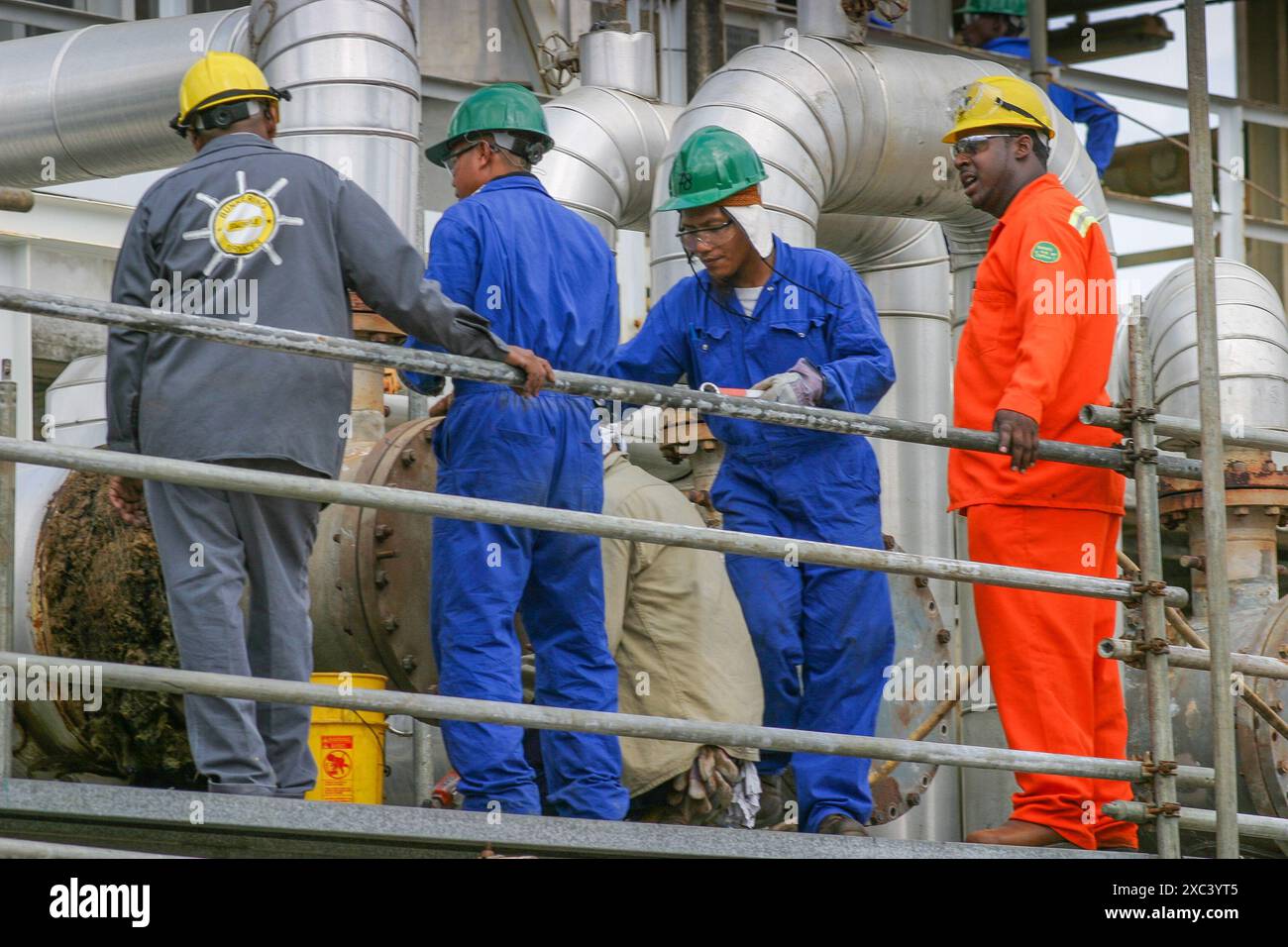Worker in oil refinery hi-res stock photography and images - Alamy
