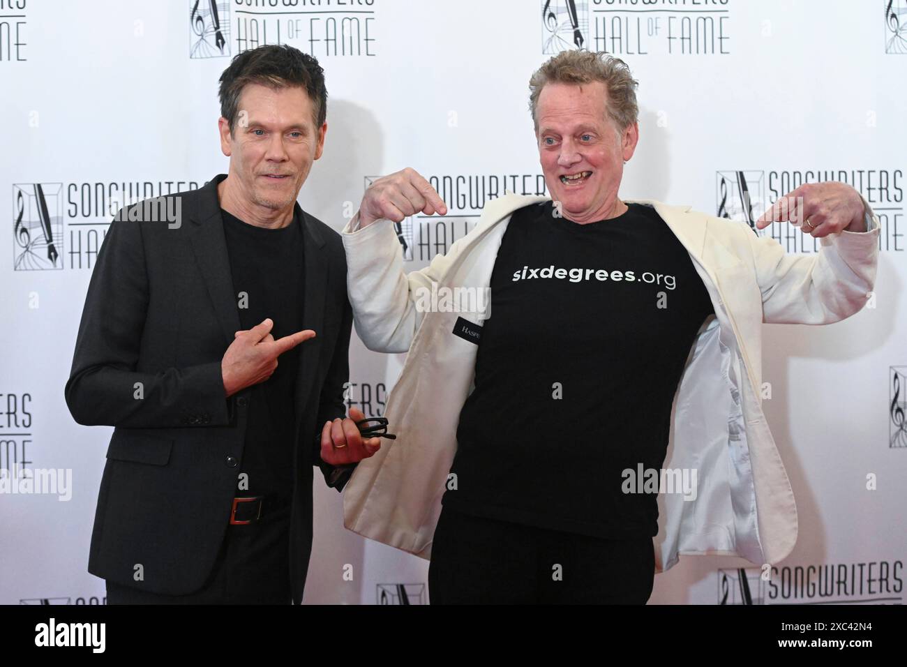 Photo by: NDZ/STAR MAX/IPx 2024 6/13/24 Kevin Bacon (L) and his brother ...