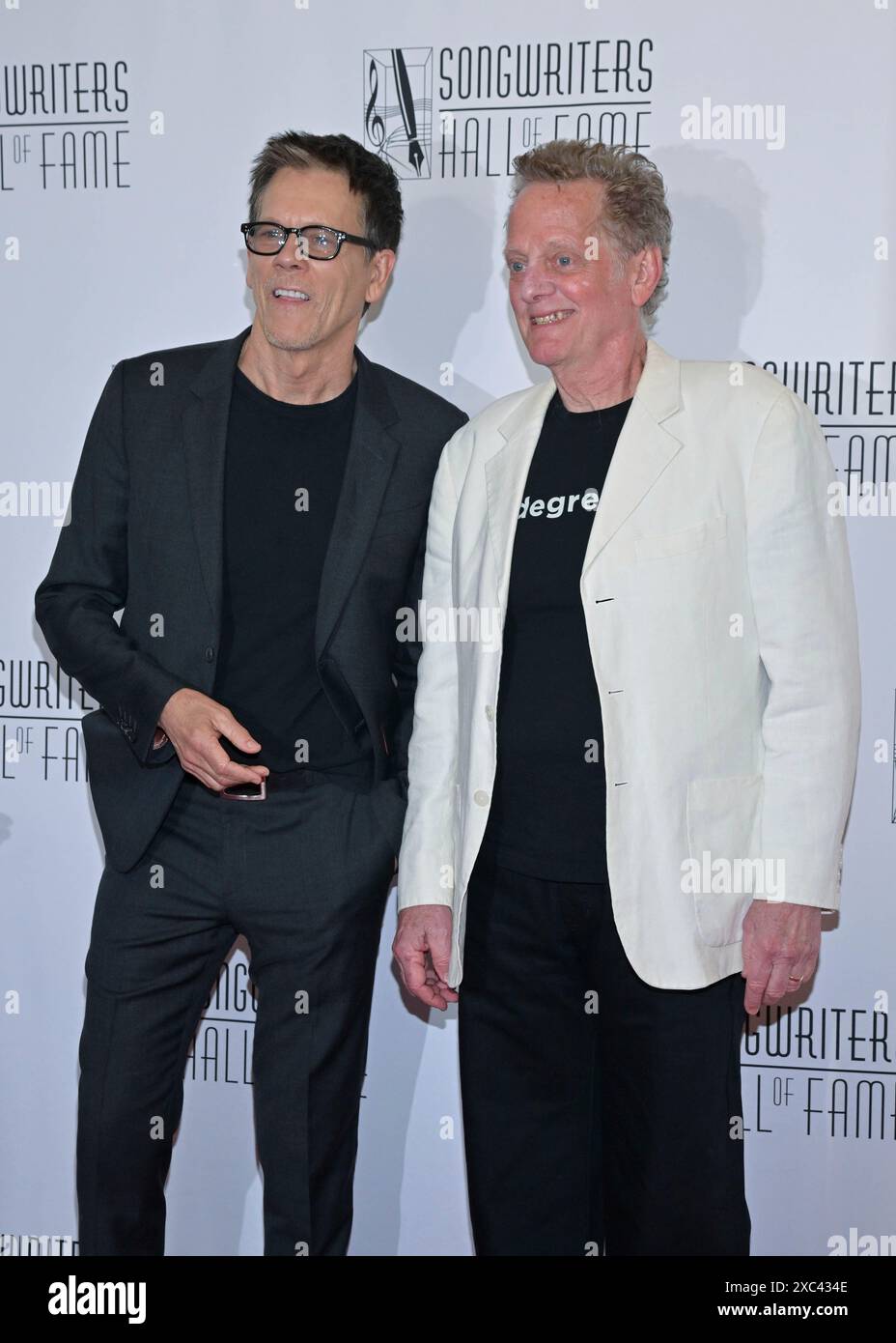 Photo by: NDZ/STAR MAX/IPx 2024 6/13/24 Kevin Bacon (L) and his brother ...