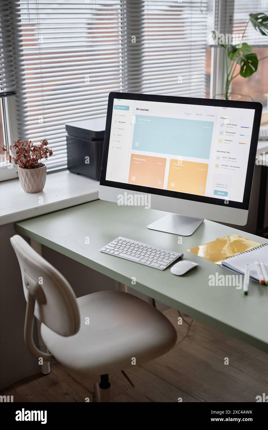 Screen displaying train hi-res stock photography and images - Alamy