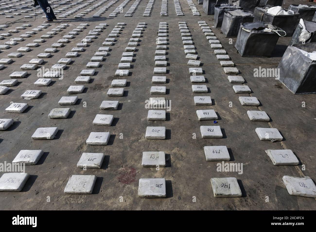 Drug smuggler container hi-res stock photography and images - Alamy