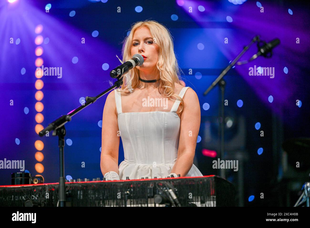 Eridge, UK. 14th June, 2024. Holly Macve plays at the Black Deer ...