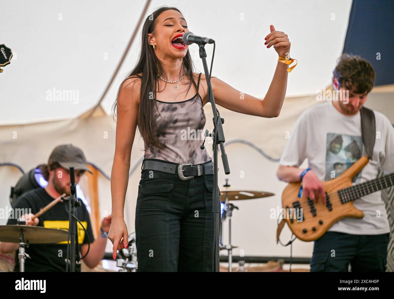 Eridge, UK. 14th June, 2024. Ruby J and her band play in the Cafe Nero ...
