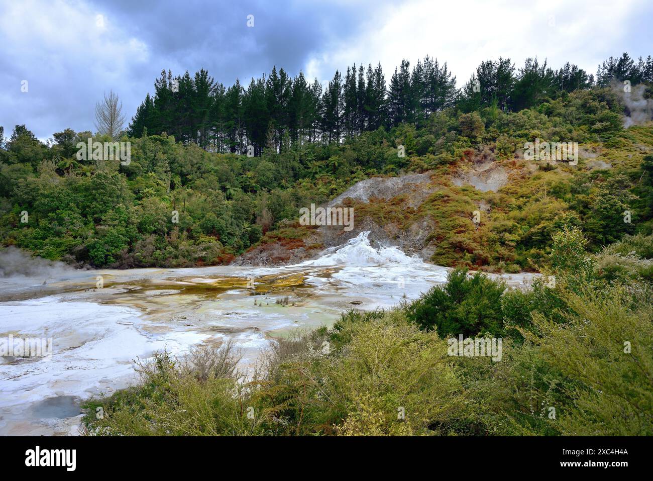 The Artists palette lookout of the hidden valley Stock Photo - Alamy