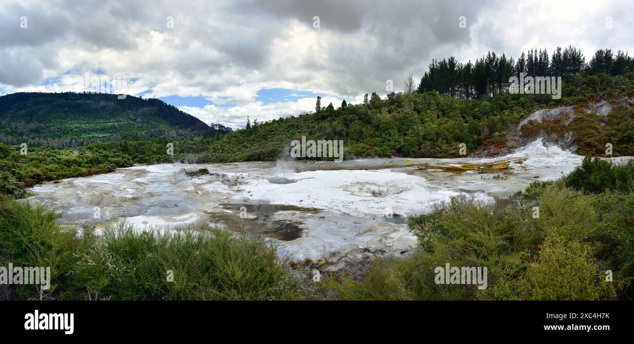 The Artists palette lookout of the hidden valley Stock Photo - Alamy