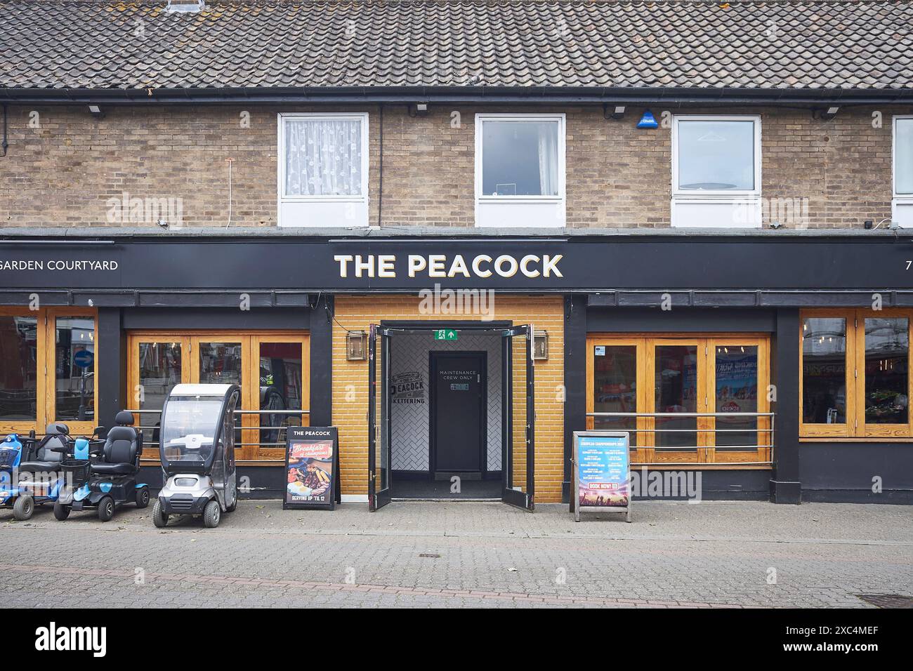 The Peacock public house, Kettering town centre, England Stock Photo ...