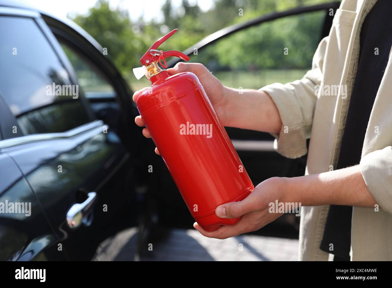 Hand man fire extinguisher hi-res stock photography and images - Alamy