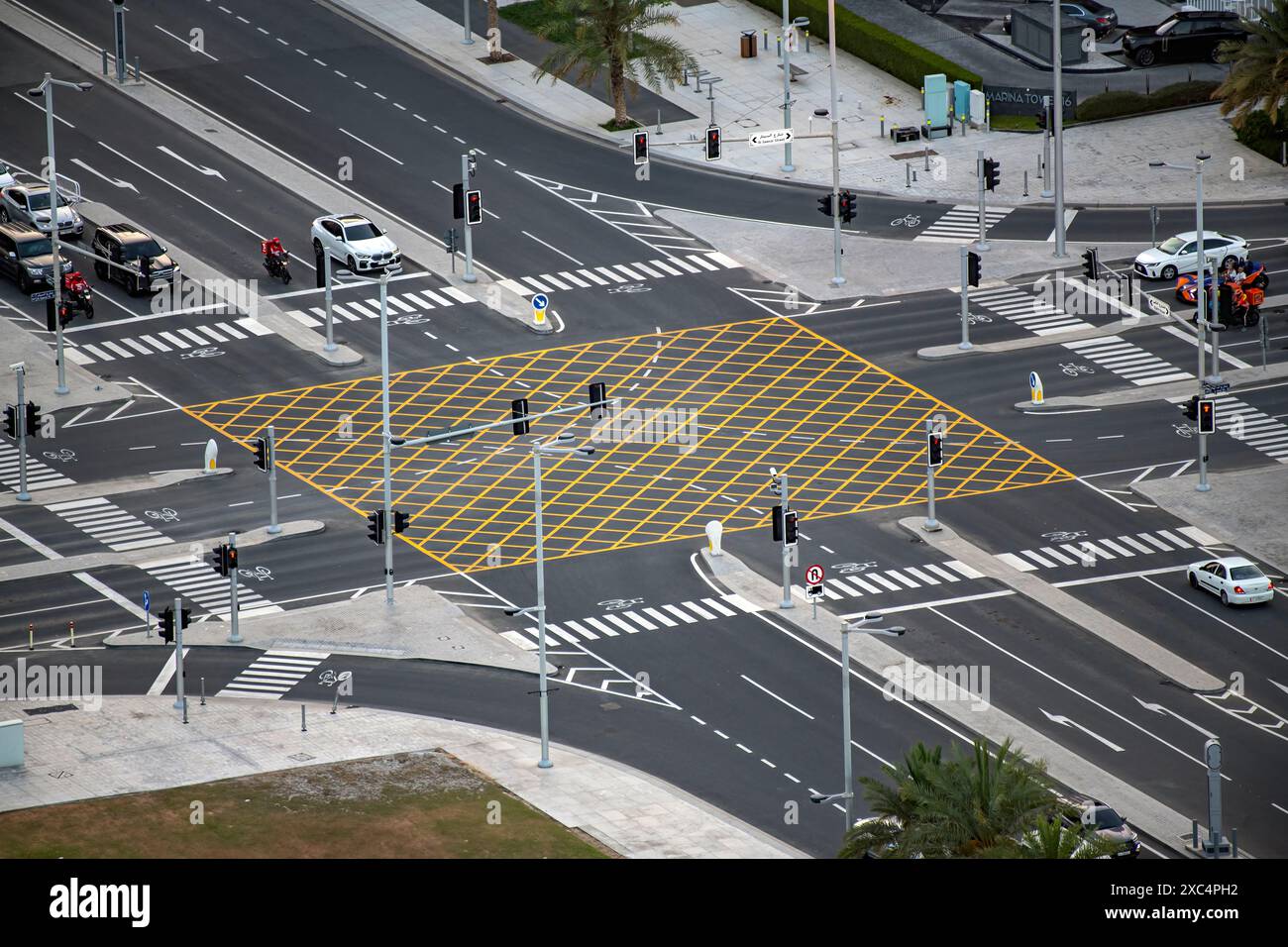 Aerial view of Doha roads and traffic. Box roundabout Stock Photo - Alamy
