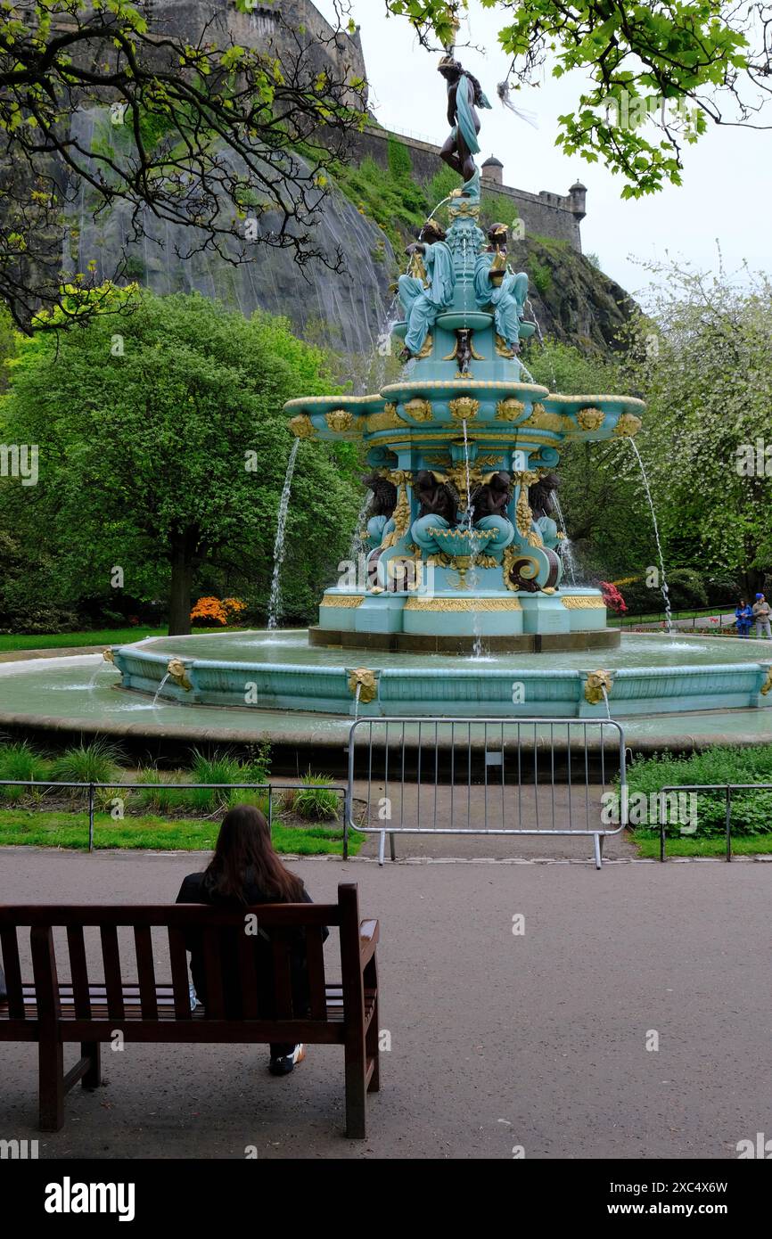 Ross fountain in Princes Street Garden with Edinburgh Castle in the ...