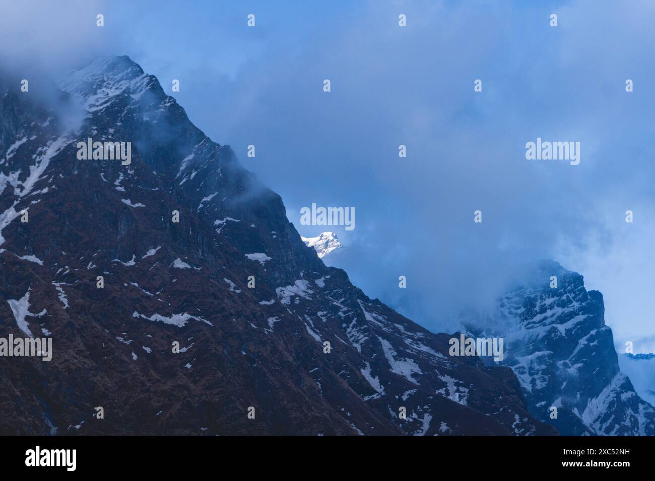 Mountain in Nepal, Annapurna Base Camp, Machapuchare Mountain ...