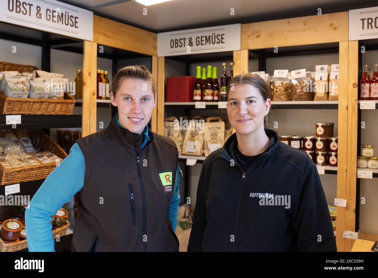 PRODUCTION - 14 June 2024, Hesse, Bad Nauheim: Isabelle Burgstaller (r ...