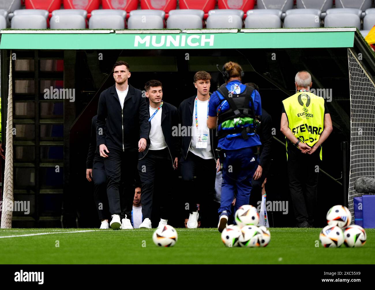 Scotland's Andrew Robertson (left), Billy Gilmour and Jack Hendry make ...