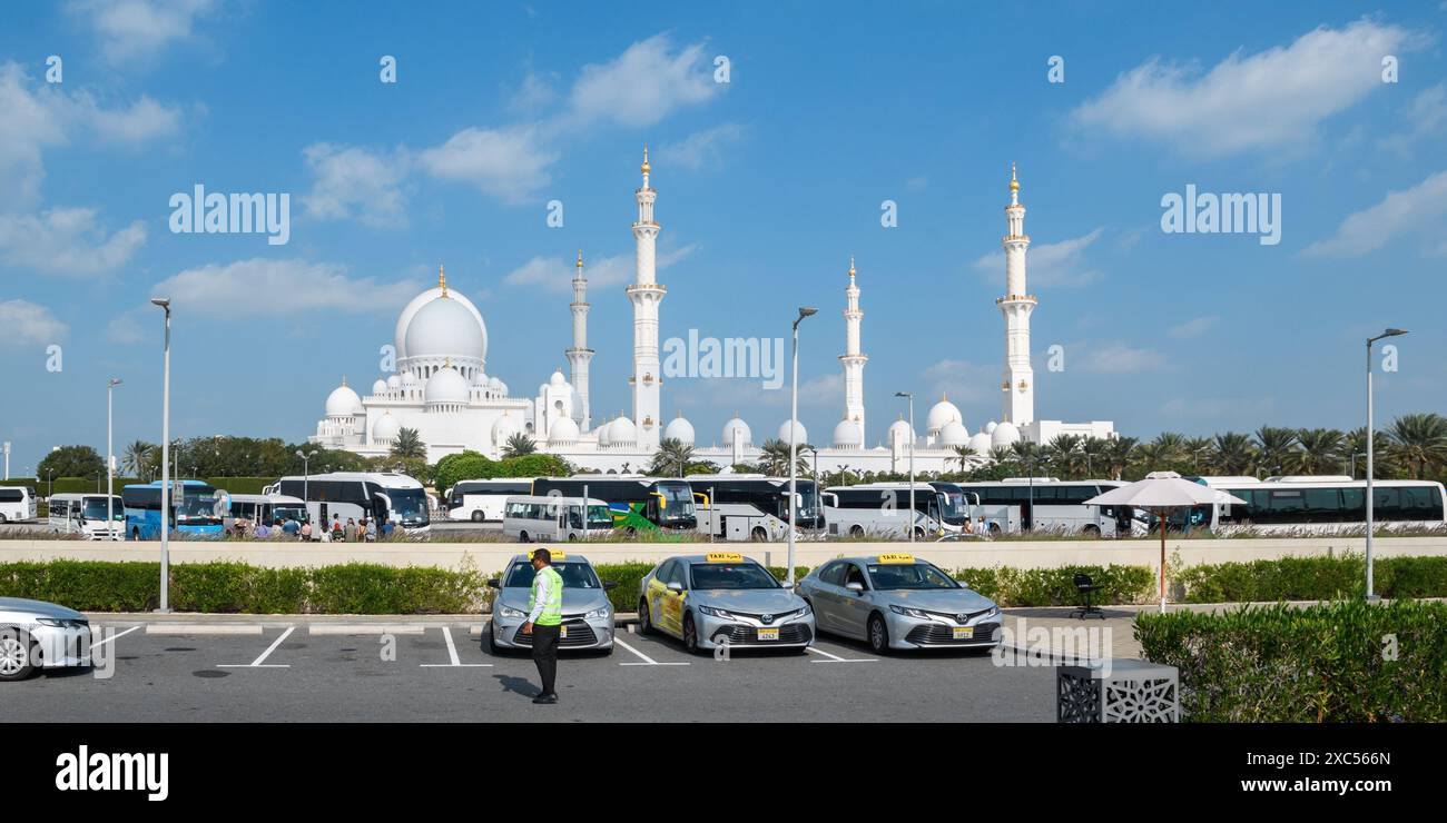 Abu Dhabi, UAE - January 4, 2024: The Sheikh Zayed Grand Mosque stands ...