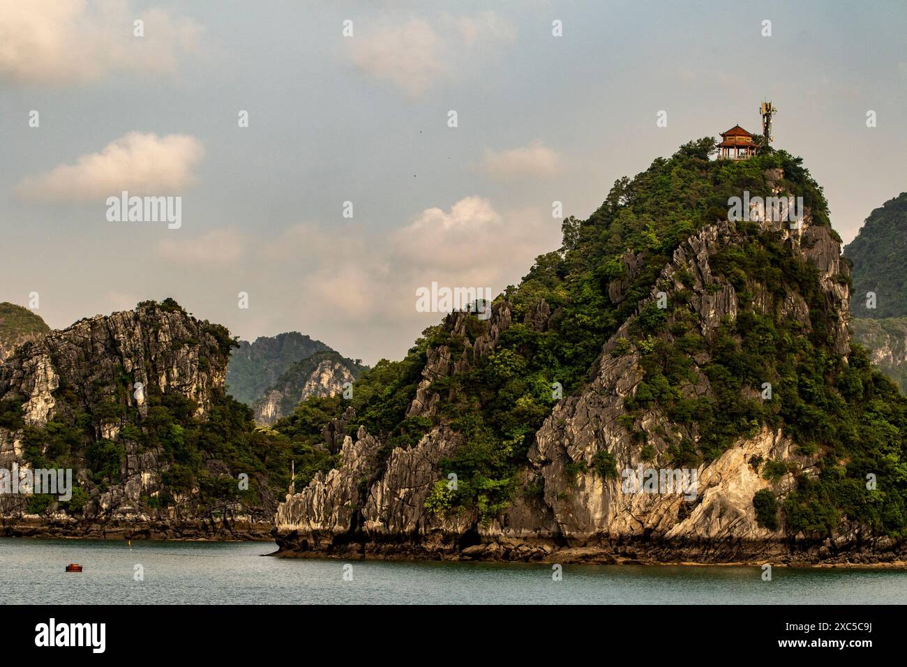 Stunning Ti Top Island in heart of the Alluring Long Bay, Vietnam ...
