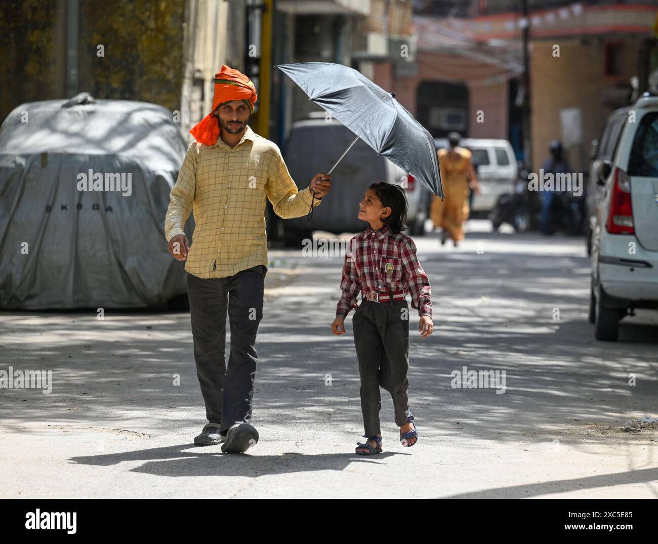 NEW DELHI, INDIA - JUNE 14: Commuter walks during a hot summer ...