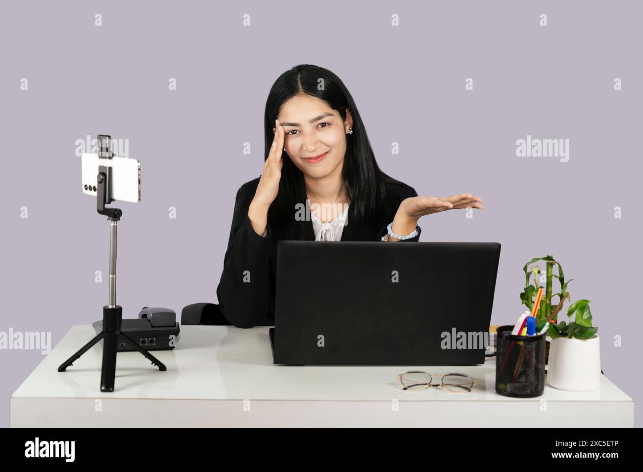 Front Desk Officer Business Woman with mobile device customer care ...