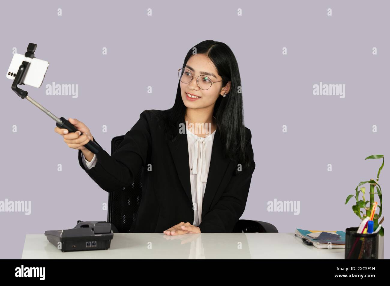 Front Desk Officer Business Woman with mobile device customer care ...