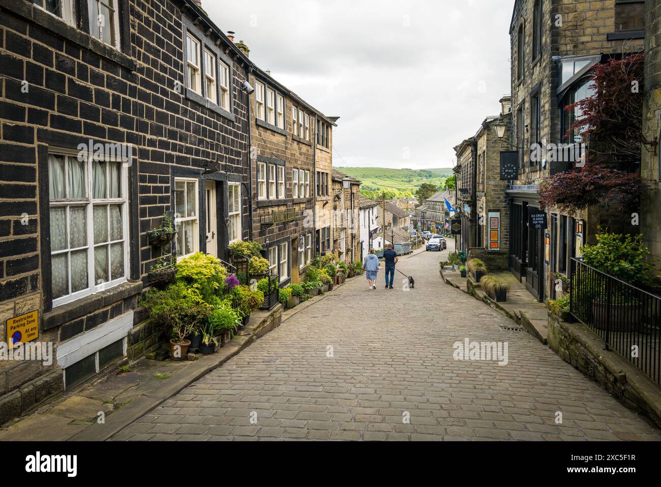 Haworth, West Yorkshire, UK. View down Main Street Stock Photo - Alamy