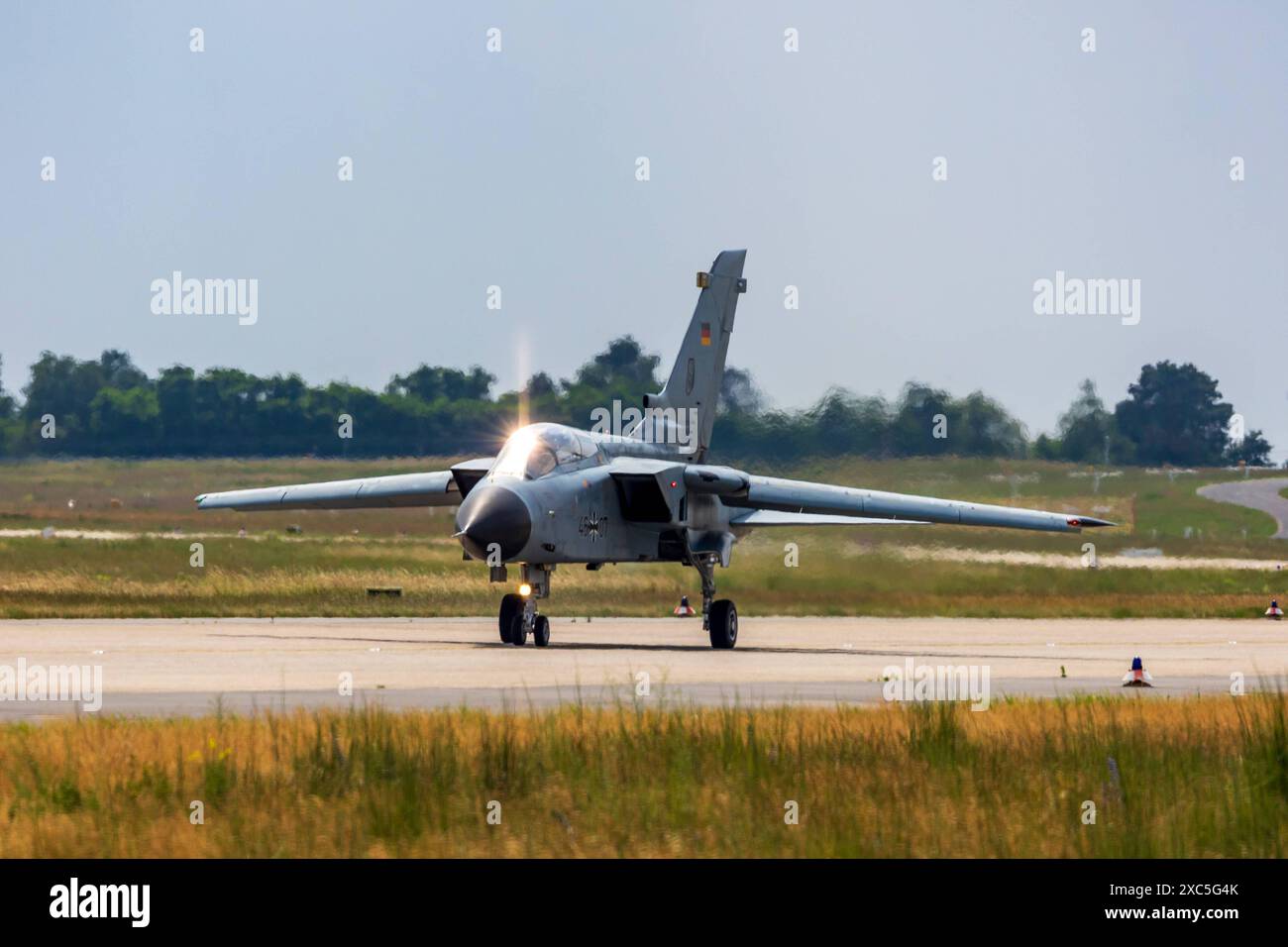 Internationale Luft- und Raumfahrtausstellung ILA - Verteidigungstechnik Panavia 200 PA-200 ...