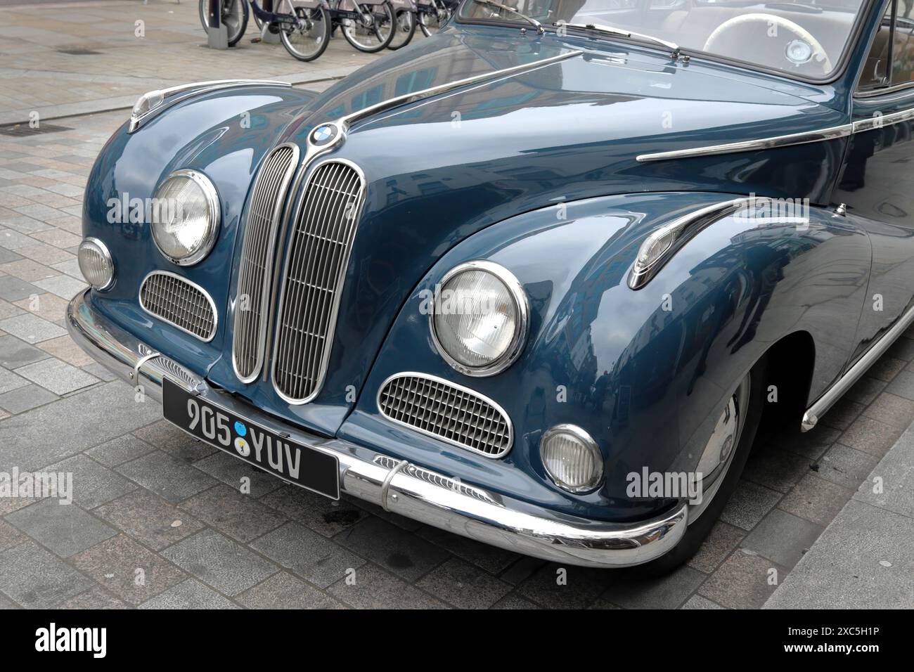 Retro car bmw hi-res stock photography and images - Alamy