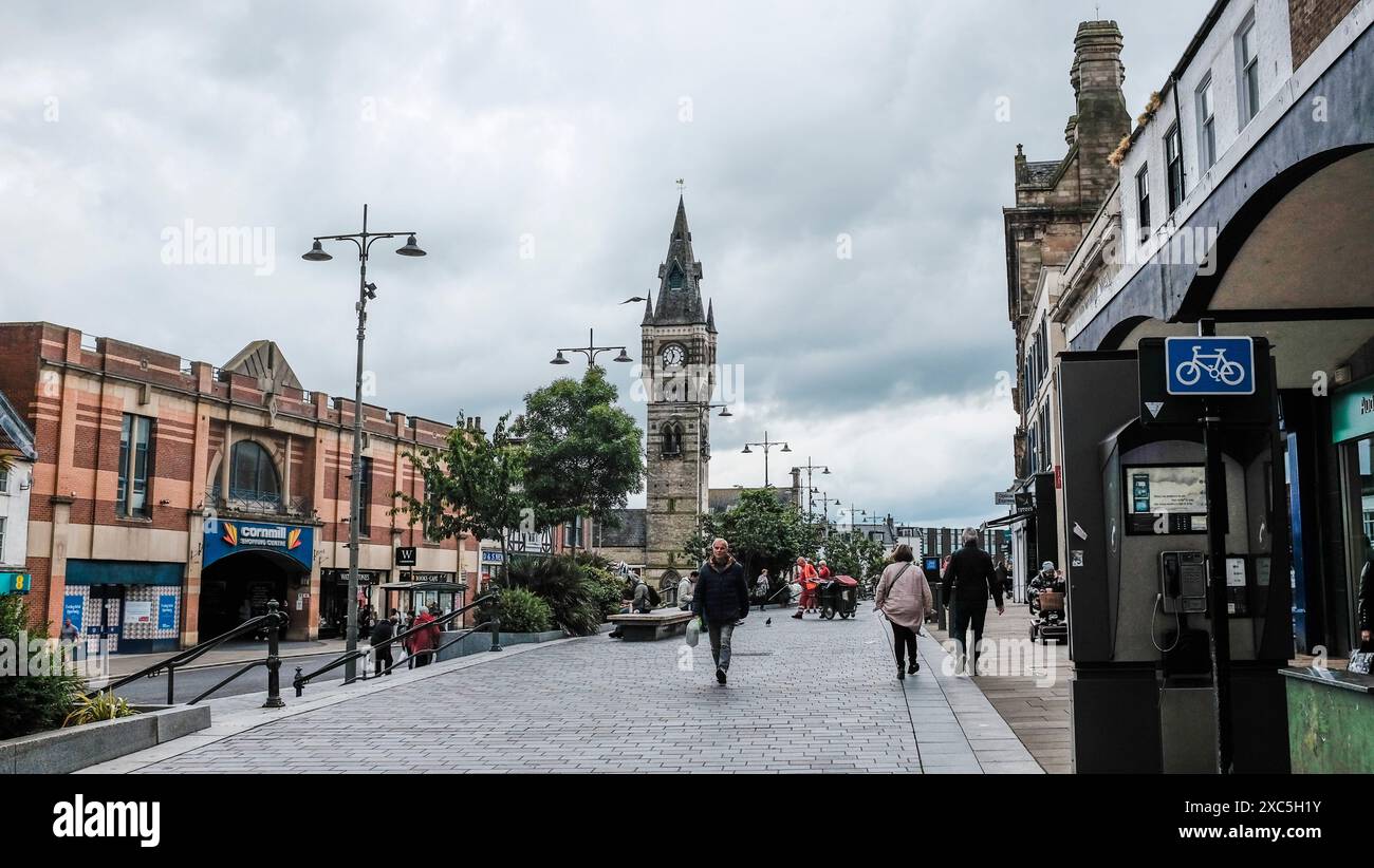 The town clock and High Row in Darlington, England,UK. Town centre ...
