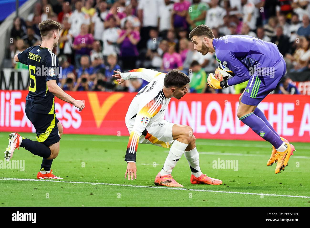 Kai Havertz (Deutschland #07) vs Angus Gunn (Schottland #01) GER ...