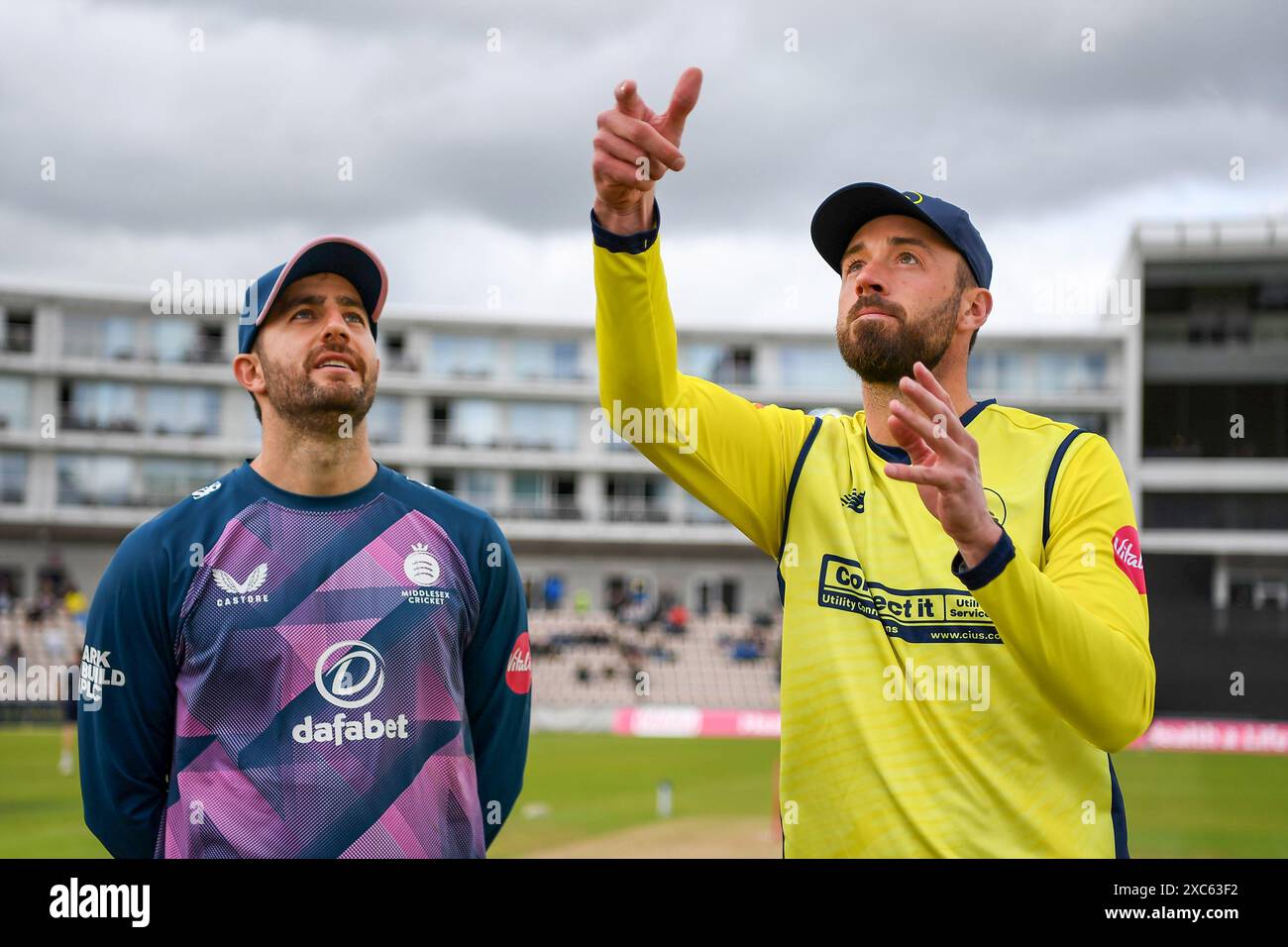 Southampton, UK. 14 June 2024. James Vince of Hampshire Hawks (right ...